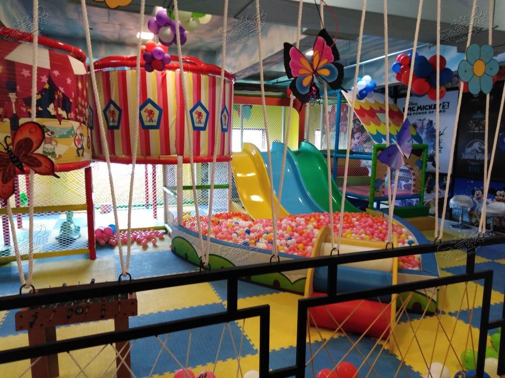 Cartoon Themed Indoor Play Structure In Los Angeles | NanPlay